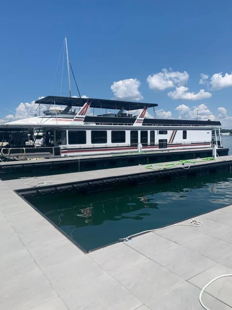 The Lionz Den Houseboat - Lake Lanier Luxury Houseboat and Yacht Rentals